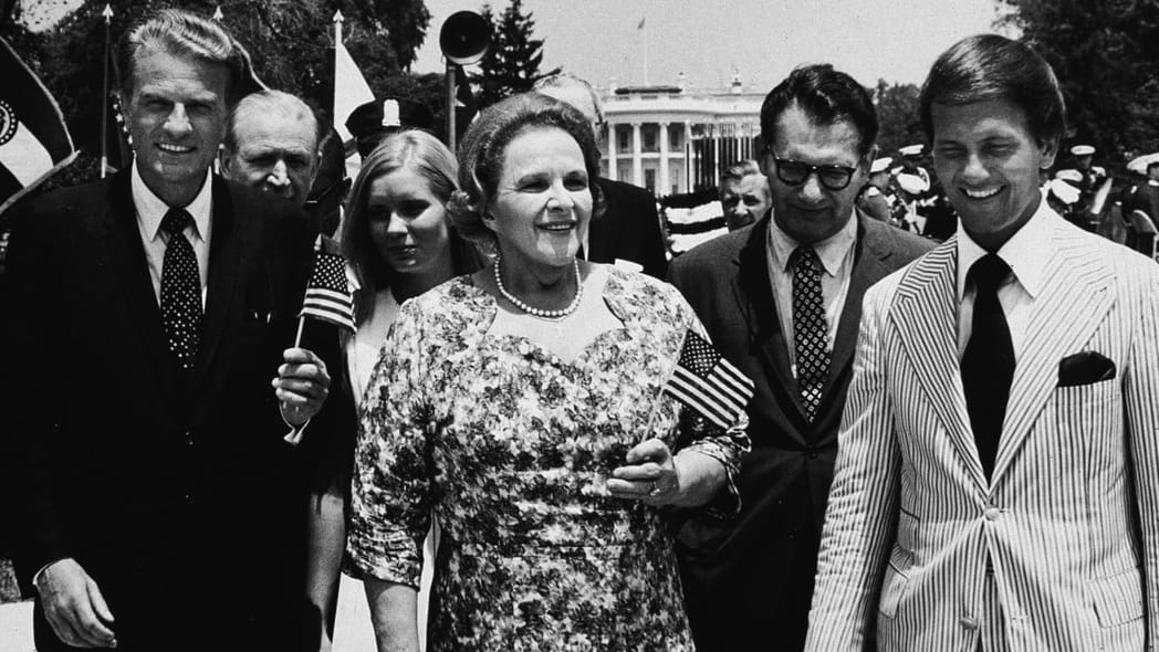 Philadelphia Flyers remove Kate Smith statue because of racist songs in ...