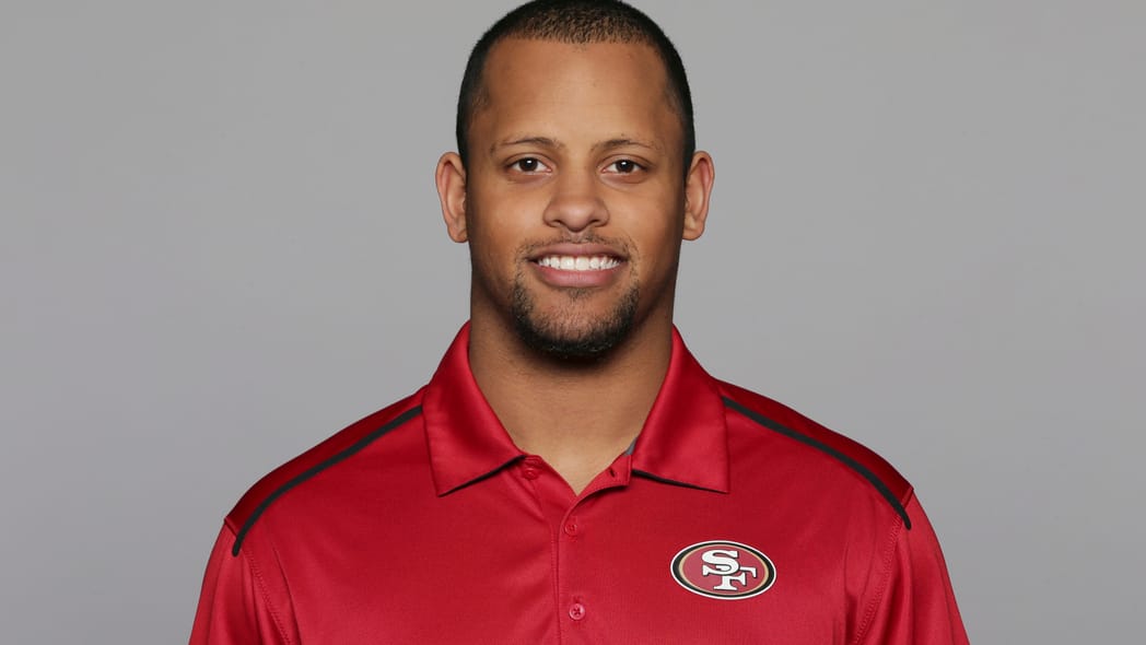 Former Oregon football star Keanon Lowe hailed a hero for stopping ...