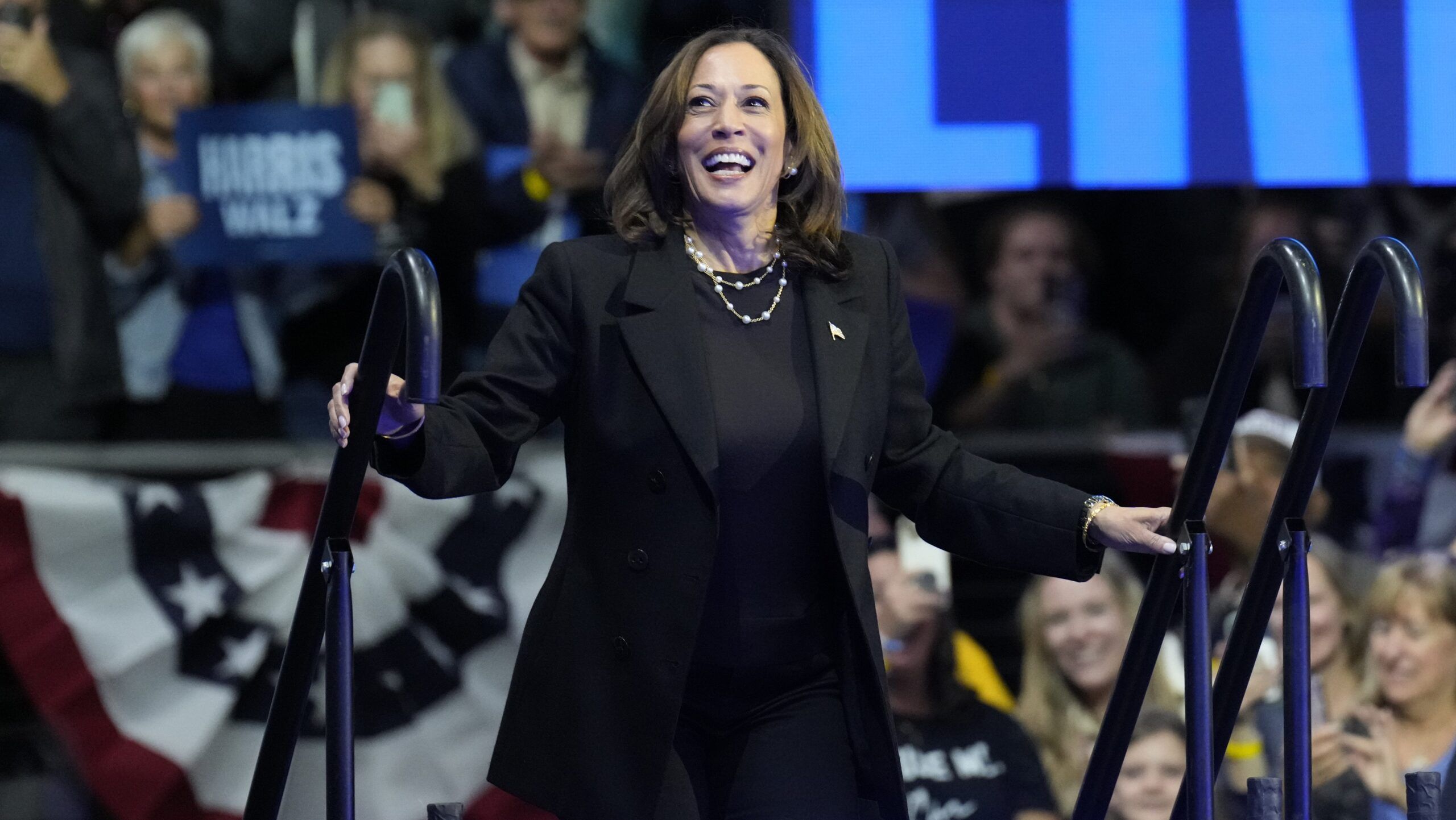Harris to give her campaign's closing argument at the Ellipse, where ...