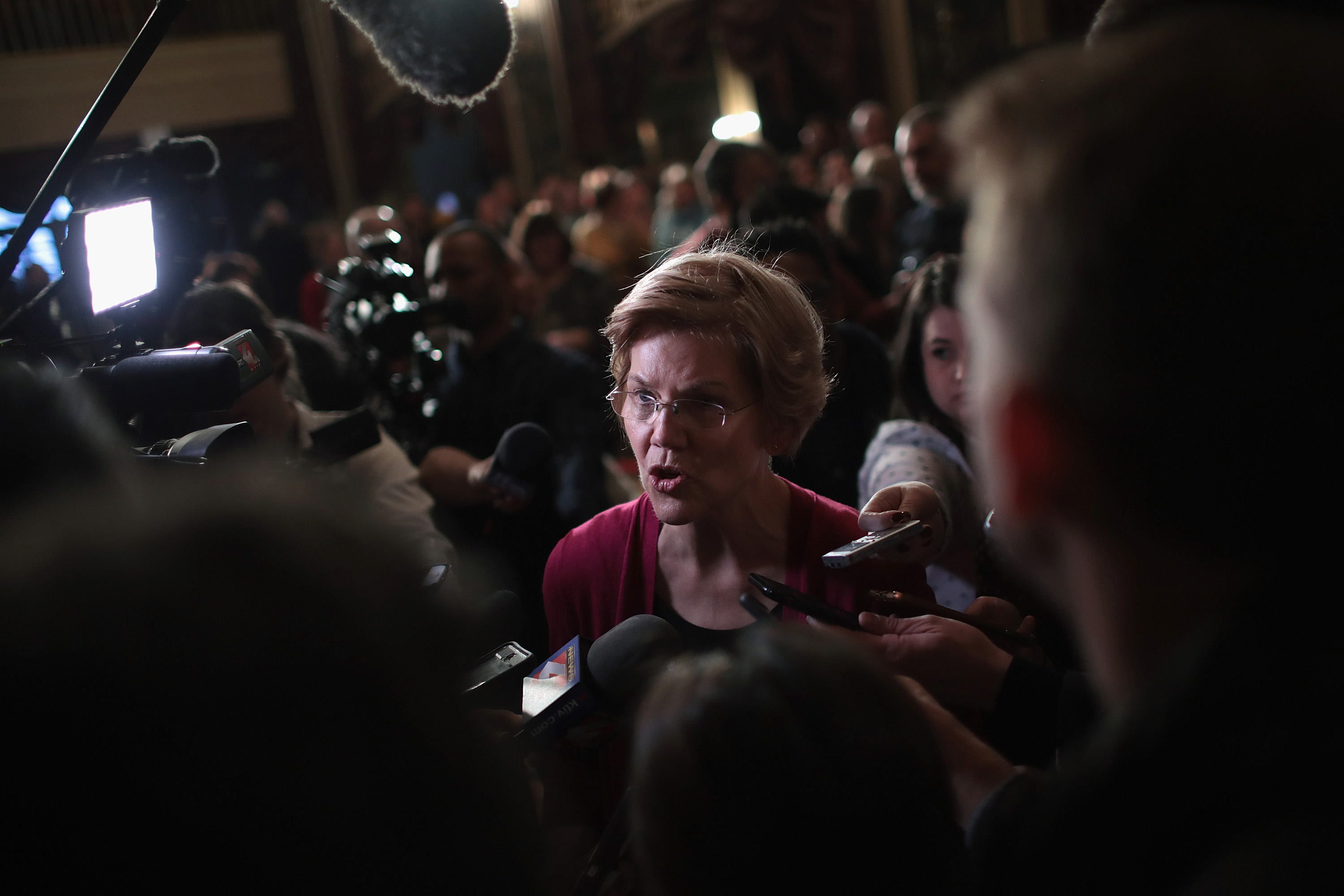 Elizabeth Warren stands by her Cherokee ancestry claims at rally