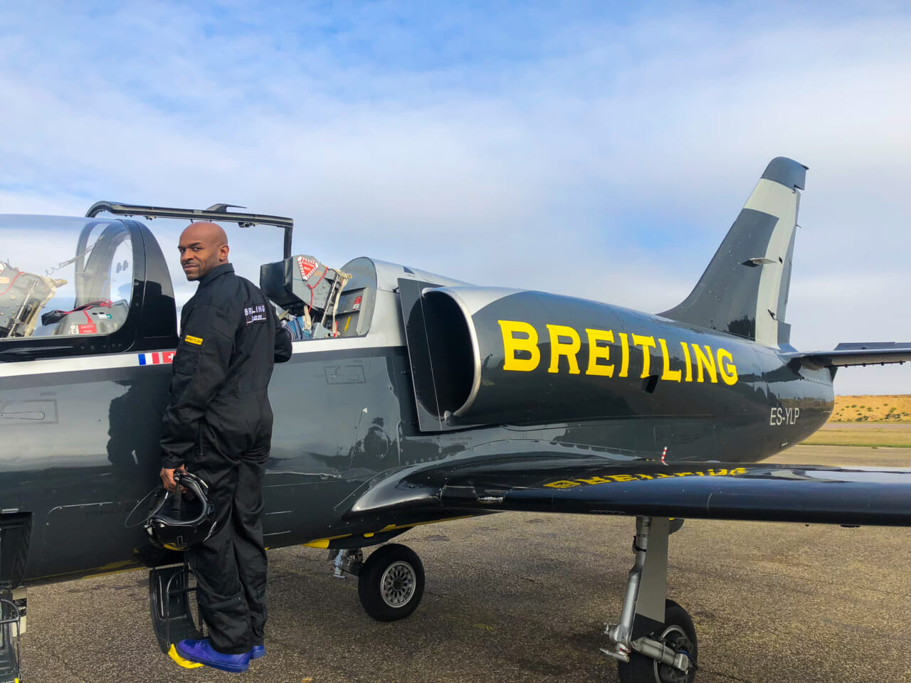 Travel expert, Nathan Fluellen, shows us what's it's like to fly with ...