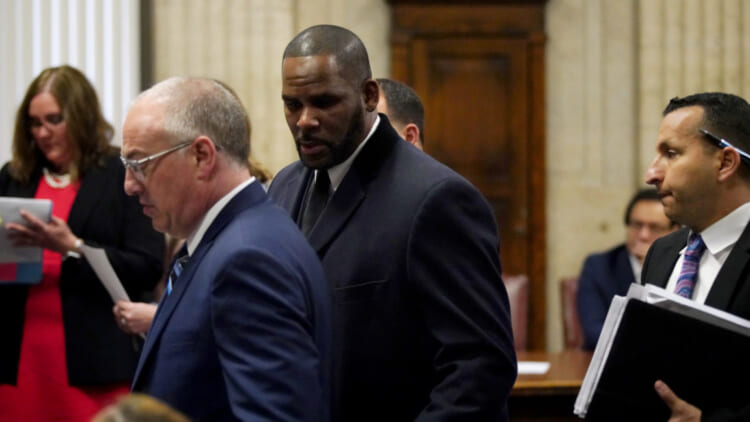 Judge set aside default judgment against R. Kelly because lawyer says ...