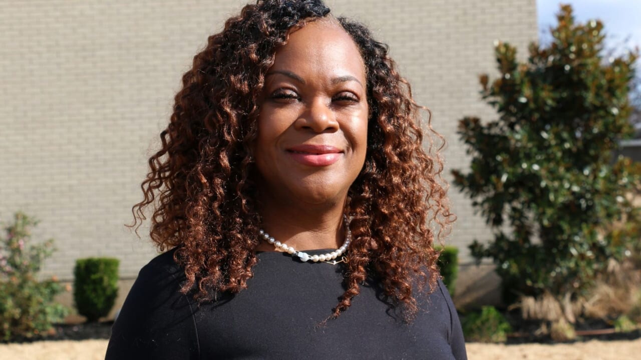 Principal slammed for demanding pictures of prom dresses before ...