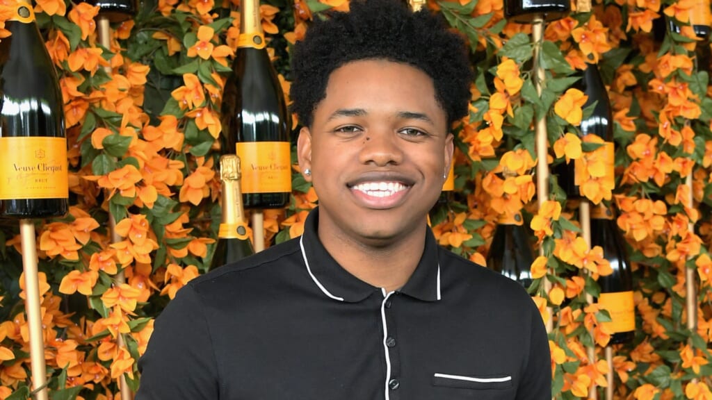 Actor Nathan Davis Jr. sues United Airlines for $10M for racial ...