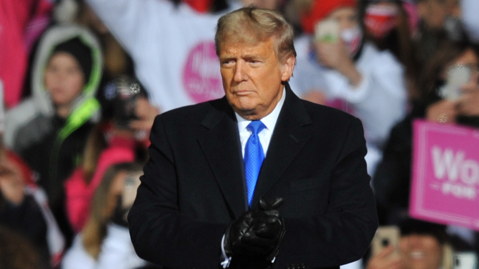 Hundreds of Trump supporters wait in cold for buses after Nebraska ...