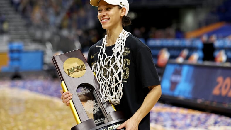 Russell Wilson celebrates sister Anna following NCAA championship win ...