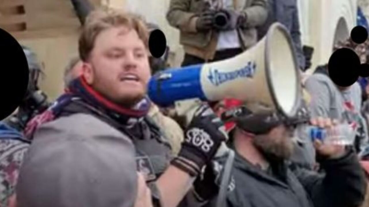 Accused Capitol rioter had 'Foxmania' from too much Fox News, lawyer ...