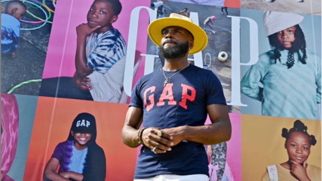 Teacher who went viral for memorizing 75 student handshakes lands Gap ...