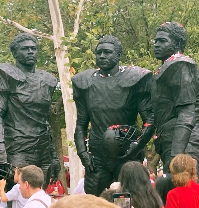 Oklahoma honors defensive stars Selmon brothers with statue