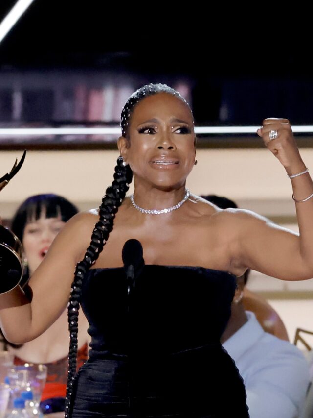 Sheryl Lee Ralph brings crowd to its feet after her Emmy victory - TheGrio