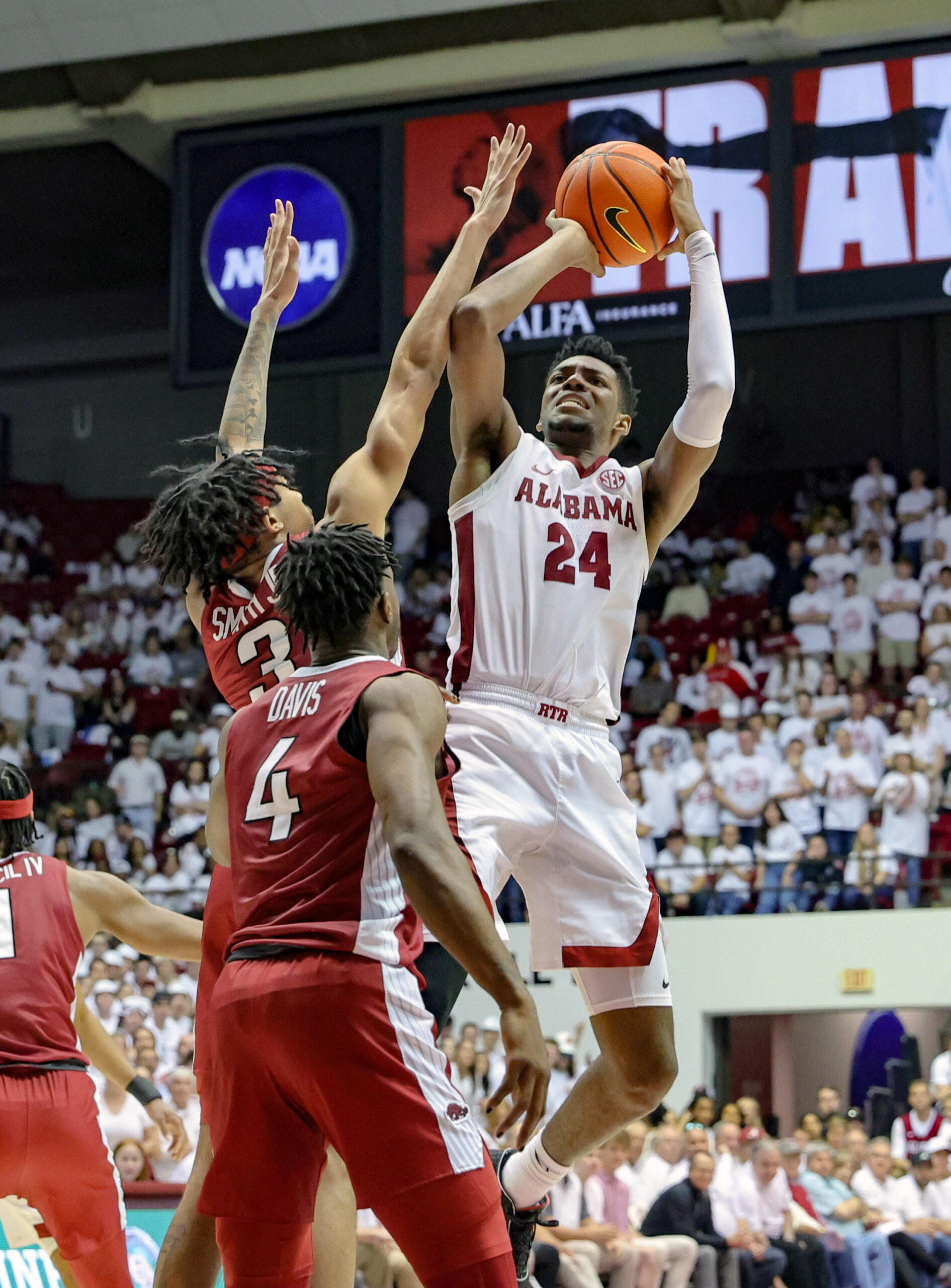 Brandon Miller shines in Alabama win following pregame pat-down